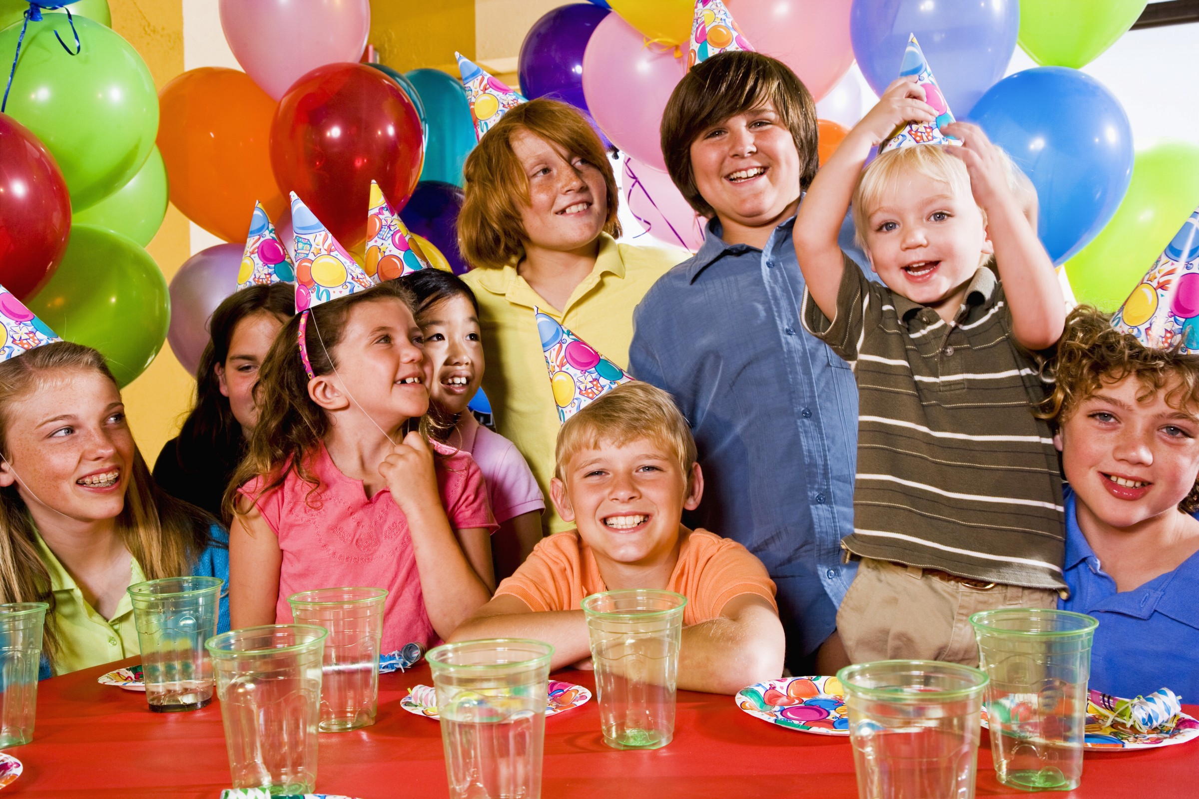 Children having fun at a birthday party - GG Giovani Genitori